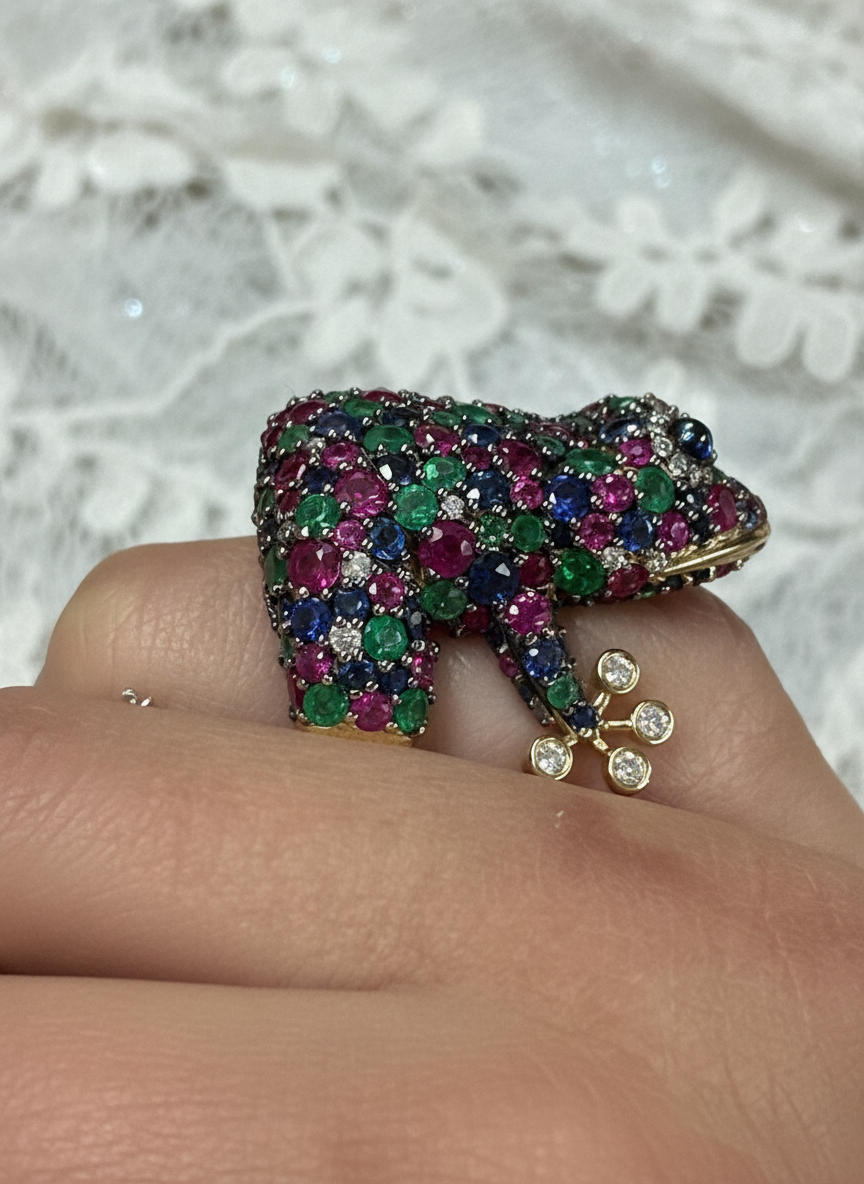Hoppy Sapphire Frog Ring | Vincent Peach Fine Jewelry
